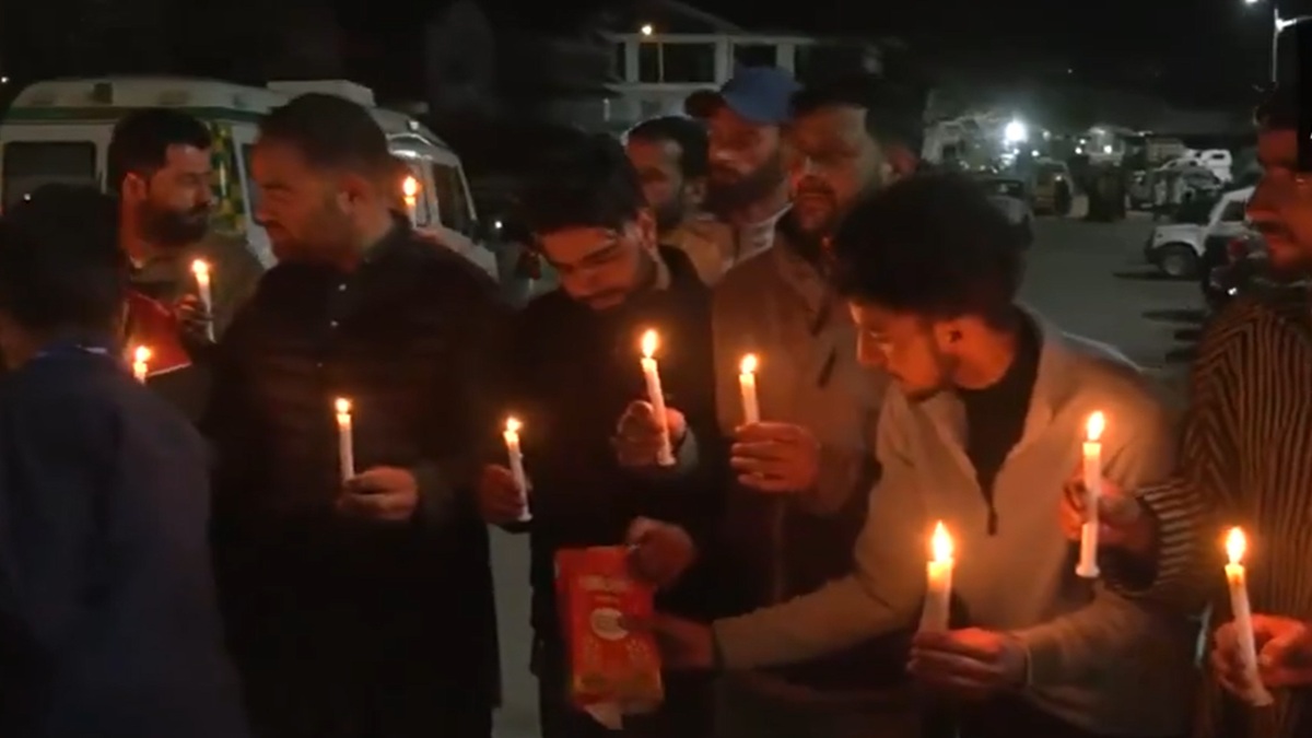 Jammu and Kashmir locals hold candlelight march against Pahalgam terror attack | Jammu-and ...