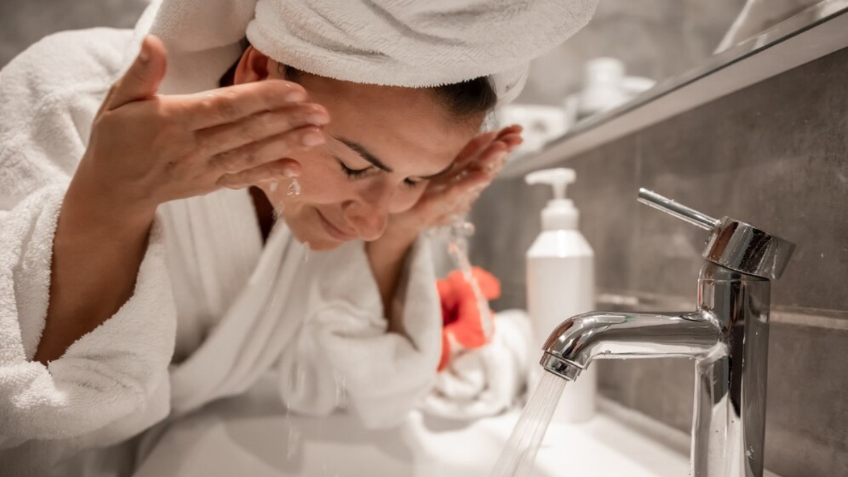Are you washing your face the wrong way? Follow these amazing tips to ...