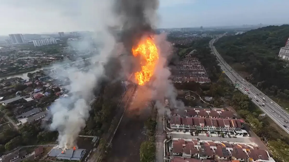 Massive gas pipeline explosion in Malaysia's Putra Heights triggers ...