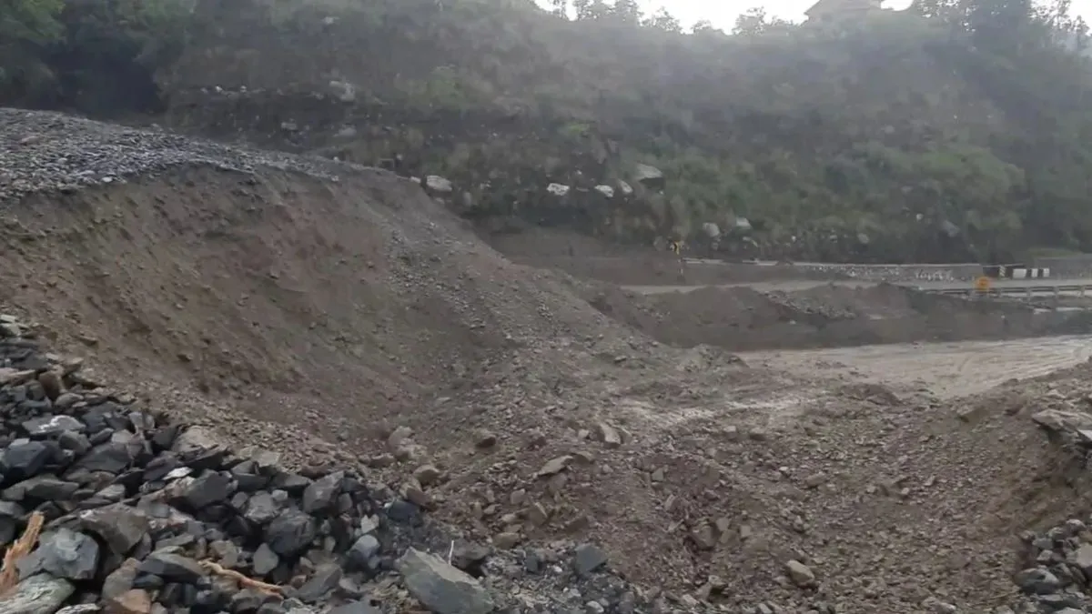 Jammu and Kashmir: Heavy rain continues to disrupt Ramban, Police issue urgent traffic advisory ...