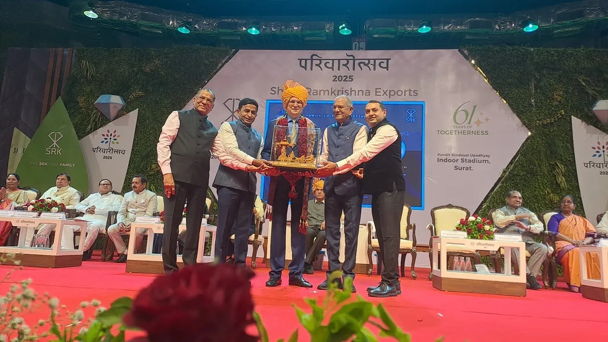 Rajat Sharma joins SRK Parivar event in Surat, shares personal story of ...