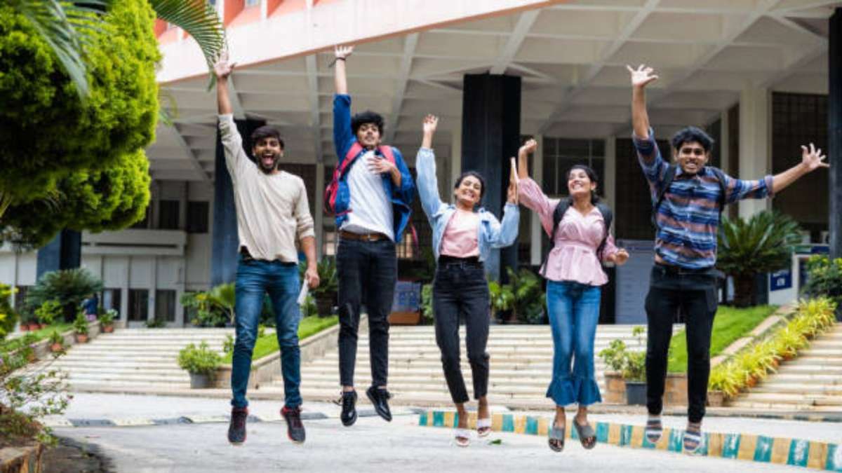 UP Board Toppers: Who topped in class 10th-12th last year? Check topper ...