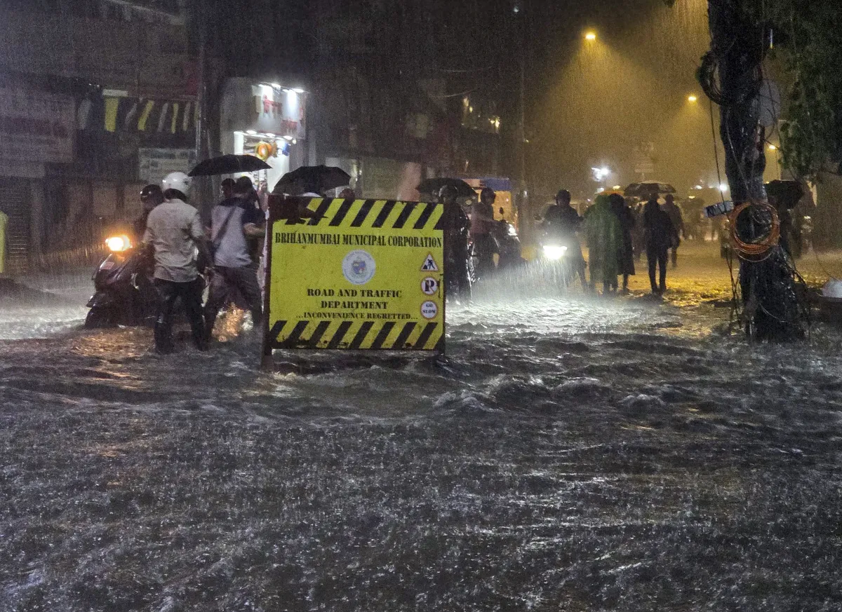 Heavy rains in Mumbai disrupt traffic, Andheri subway shut, IMD predicts more showers for next ...