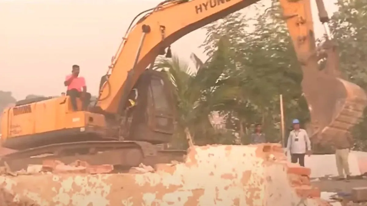 Ahmedabad demolition drive: Over 2,500 illegal houses to be razed today ...