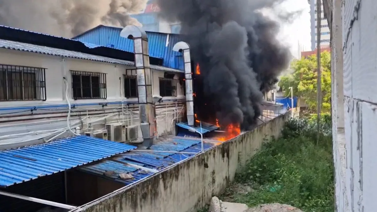 Kolkata: Fire breaks out at printing press in Salt Lake | Video | West ...