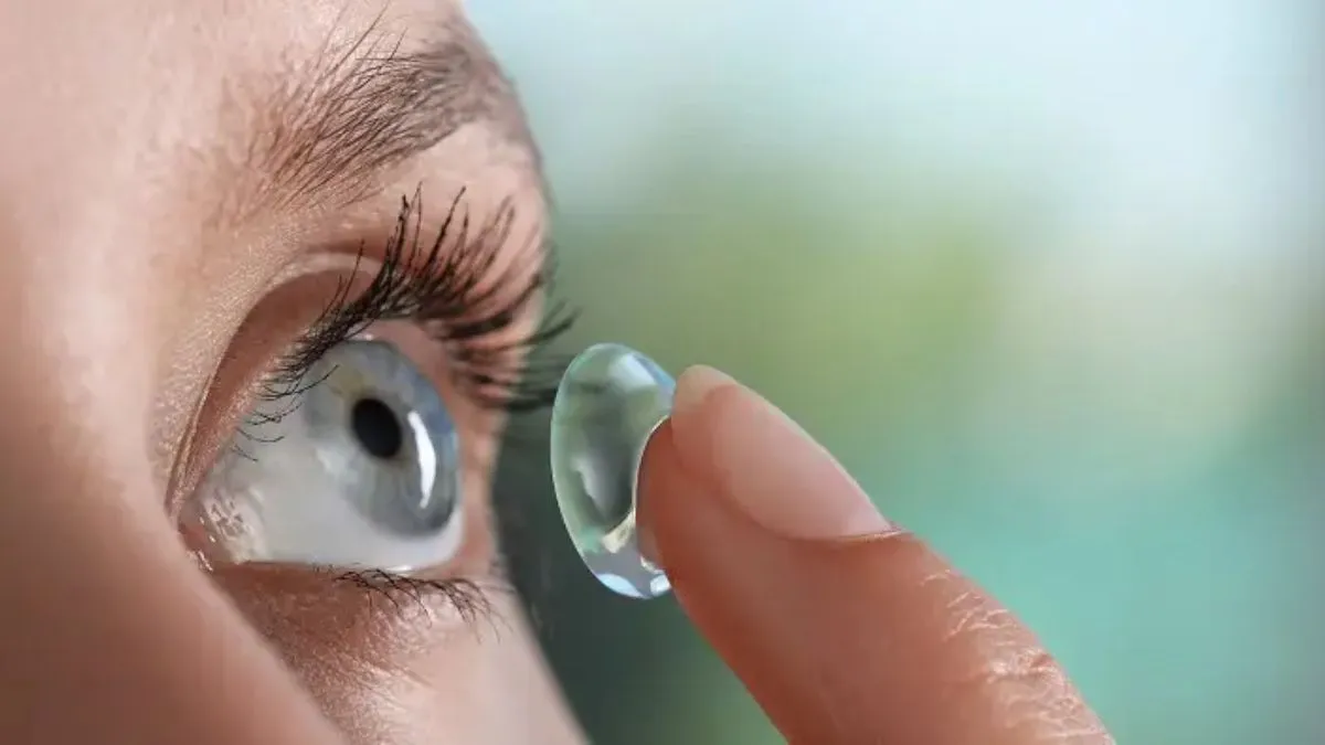 Scientists develop 'super-vision' infrared contact lenses to help ...