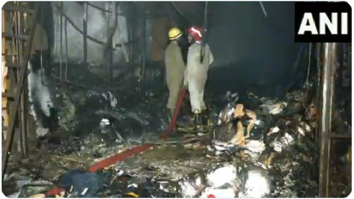 Delhi: Fire breaks out at Sarojini Nagar Market, e-rickshaw catches fire in Farsh Bazaar | Delhi ...