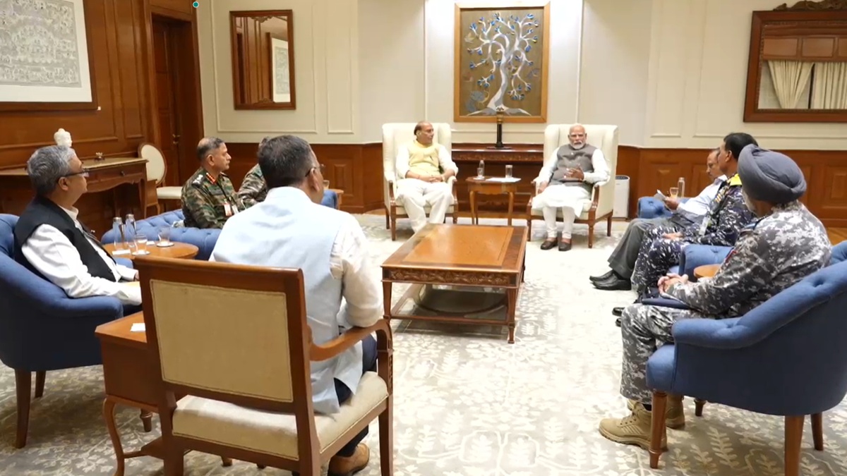 PM Modi holds emergency meet with all 3 services chiefs amid escalating India-Pakistan conflict ...