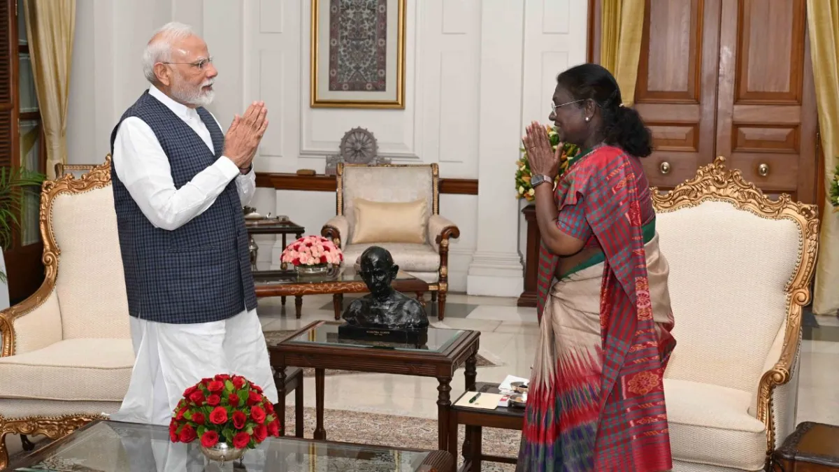 PM Narendra Modi meets President Murmu, briefs her about Operation ...