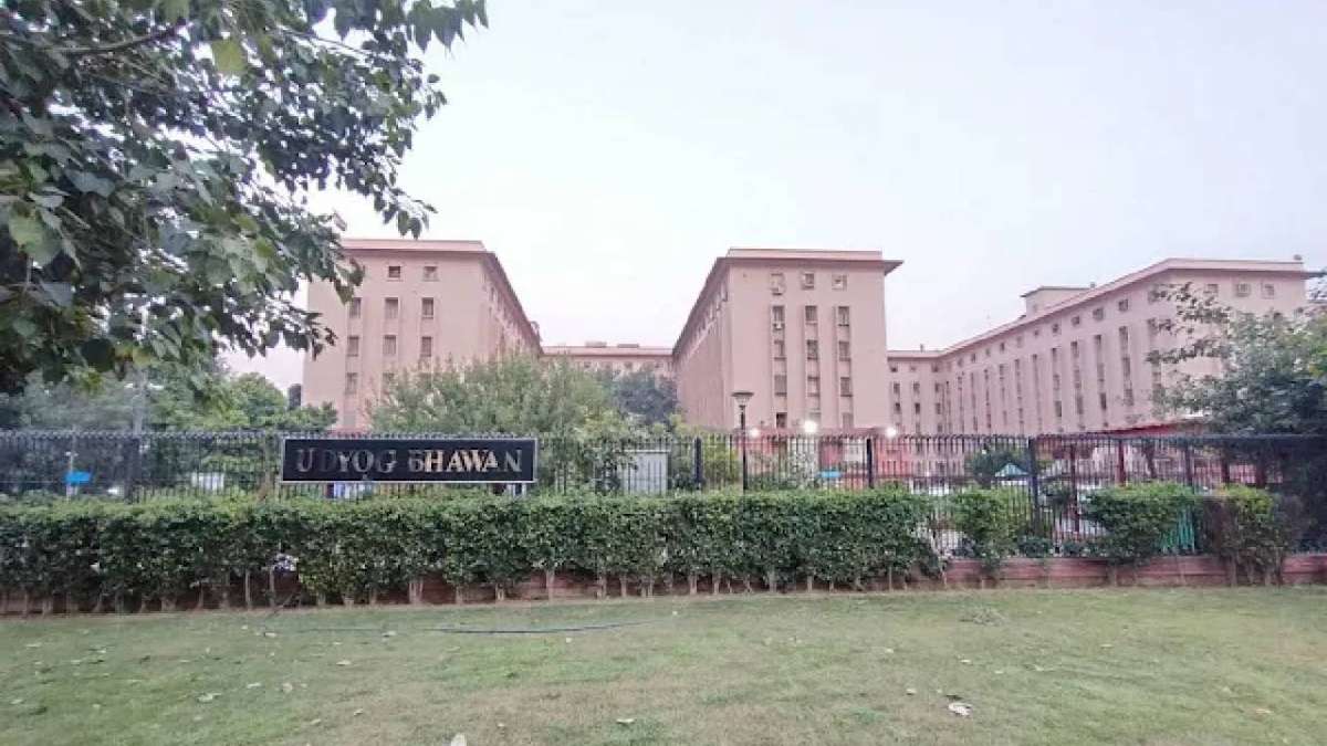 Udyog Bhawan in Delhi on alert after receiving bomb threat, CISF ...