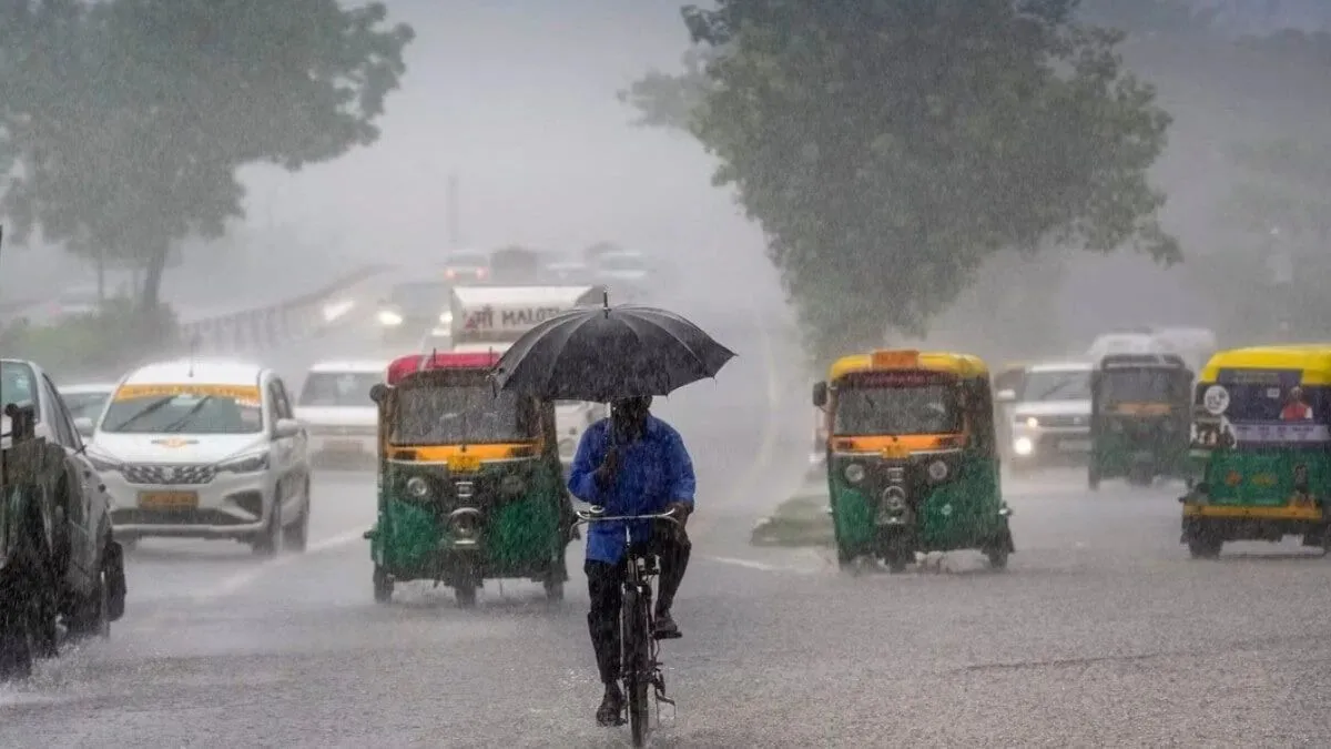 Delhi-NCR likely to receive heavy rainfall, thunderstorm today, IMD issues yellow alert | Check ...