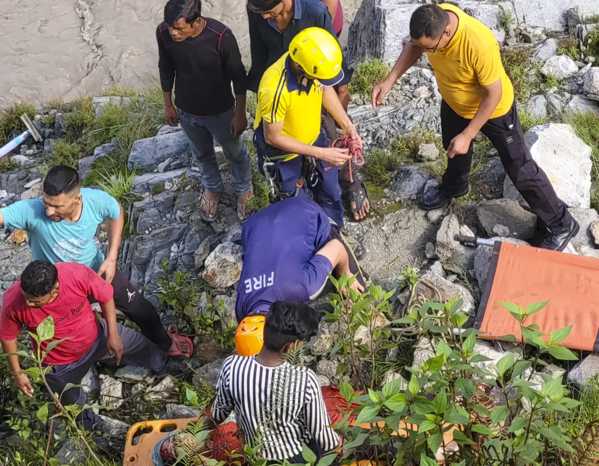 Breaking: Several missing after bus carrying 18 plunges into Alaknanda ...