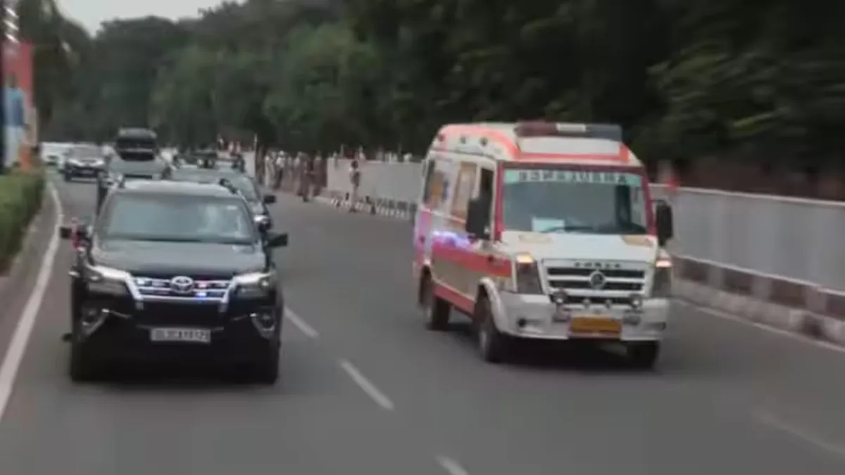 PM Modi's convoy gives way to ambulance during roadshow in Bhubaneswar ...
