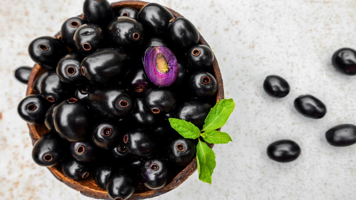Avoid consuming these food items with jamun, know side effects | Food ...