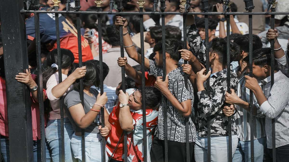 Stampede at Chinnaswamy: BJP, JDS slam Karnataka govt, Shivakumar says cannot use lathi as it ...