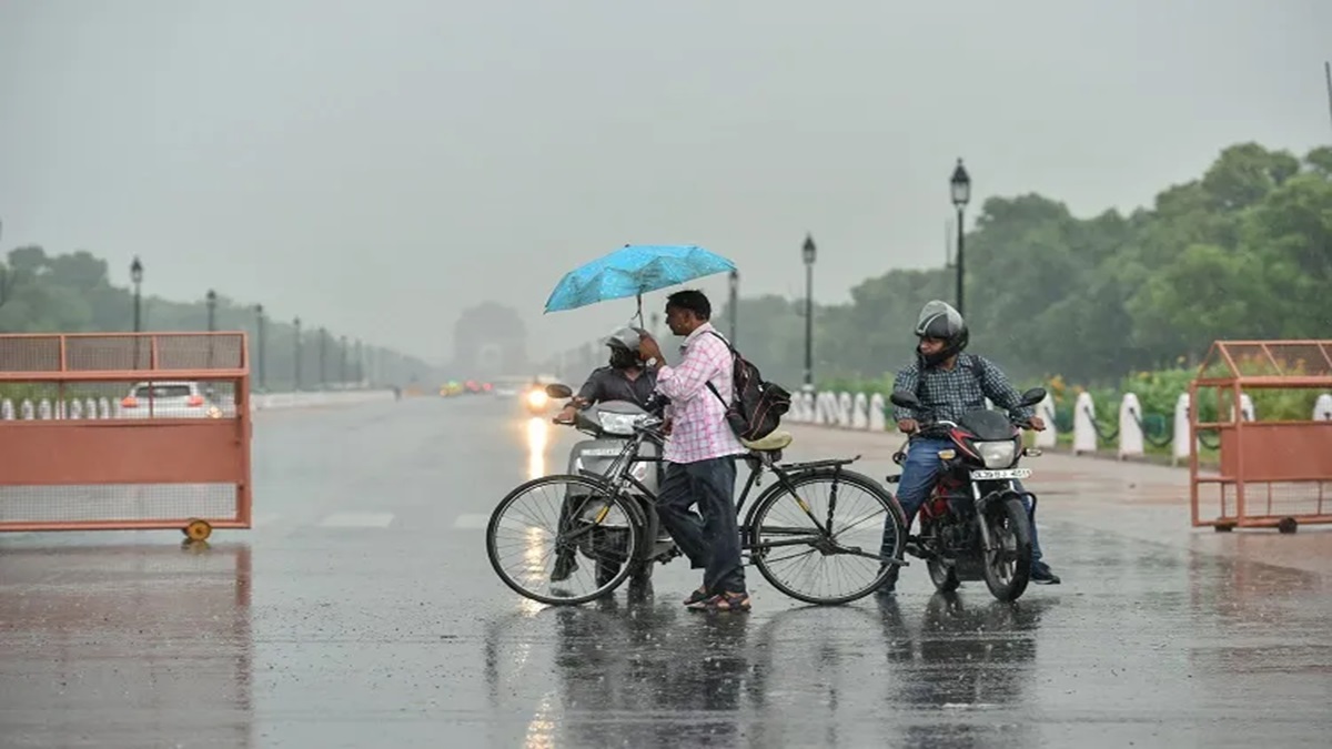 Delhi-NCR gets relief as light rain, thunderstorms bring down soaring temperatures | VIDEO ...