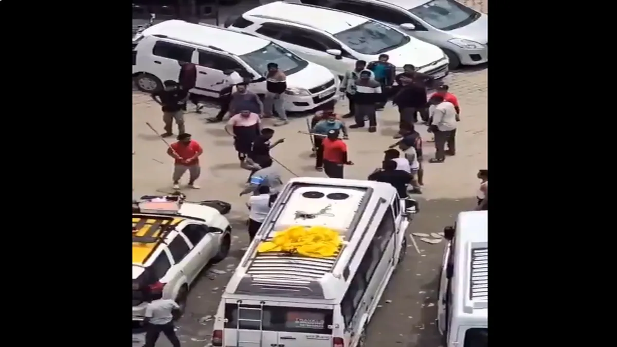 Uttarakhand Pilgrims armed with sticks engage in brutal fight along ...
