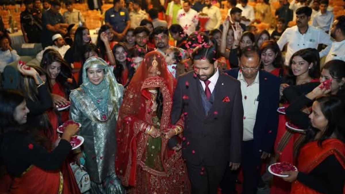 Khan Sir's wife makes first public appearance at reception party in Patna | Pics and Videos ...