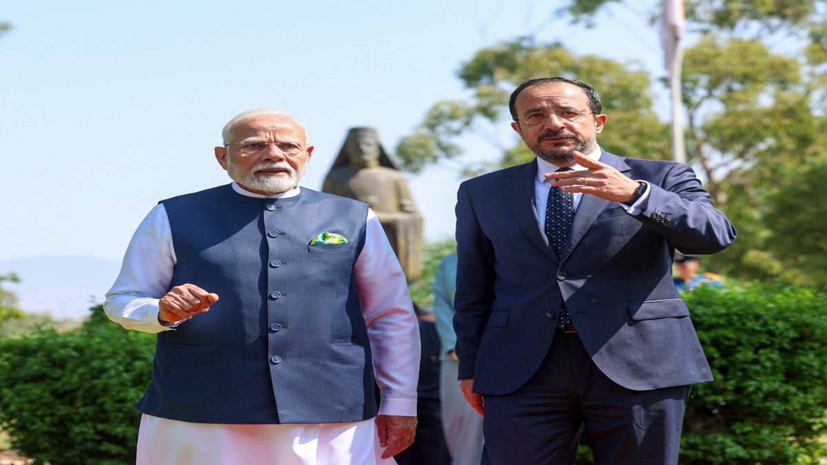 PM Modi gifts Kashmiri silk carpet to Cyprus President and silver ...