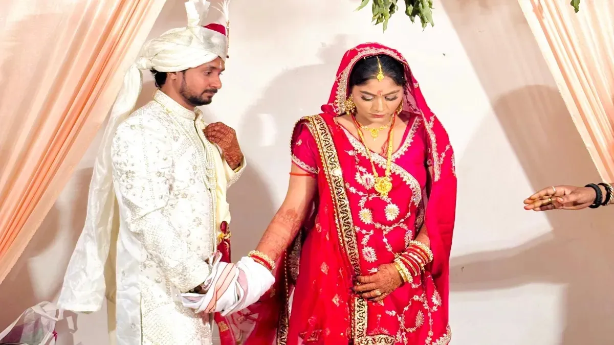 Honeymoon turns deadly: Raja seems happy about marriage, Sonam was ...