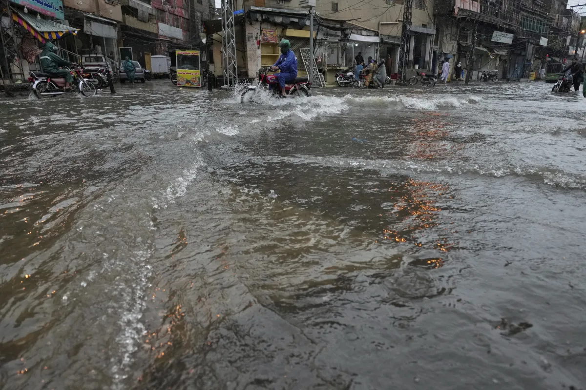 Massive traffic jams in Mumbai after heavy rains, roads waterlogged, Andheri Subway closed ...