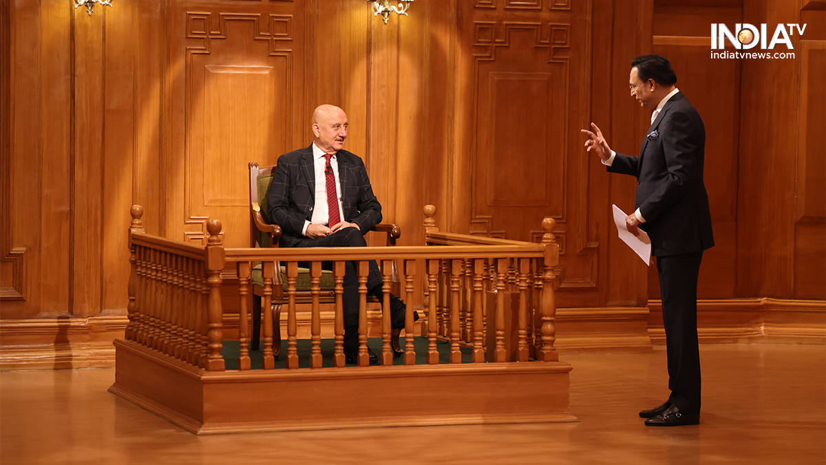 'Dulari Rocks': Anupam Kher in Aap Ki Adalat says his mother is now ...