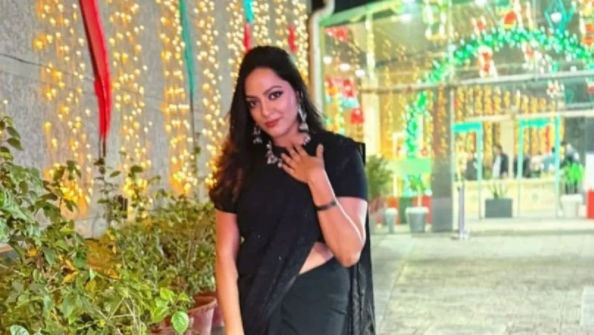 Bangladeshi model held in Kolkata for using fake Aadhaar, voter ID to ...