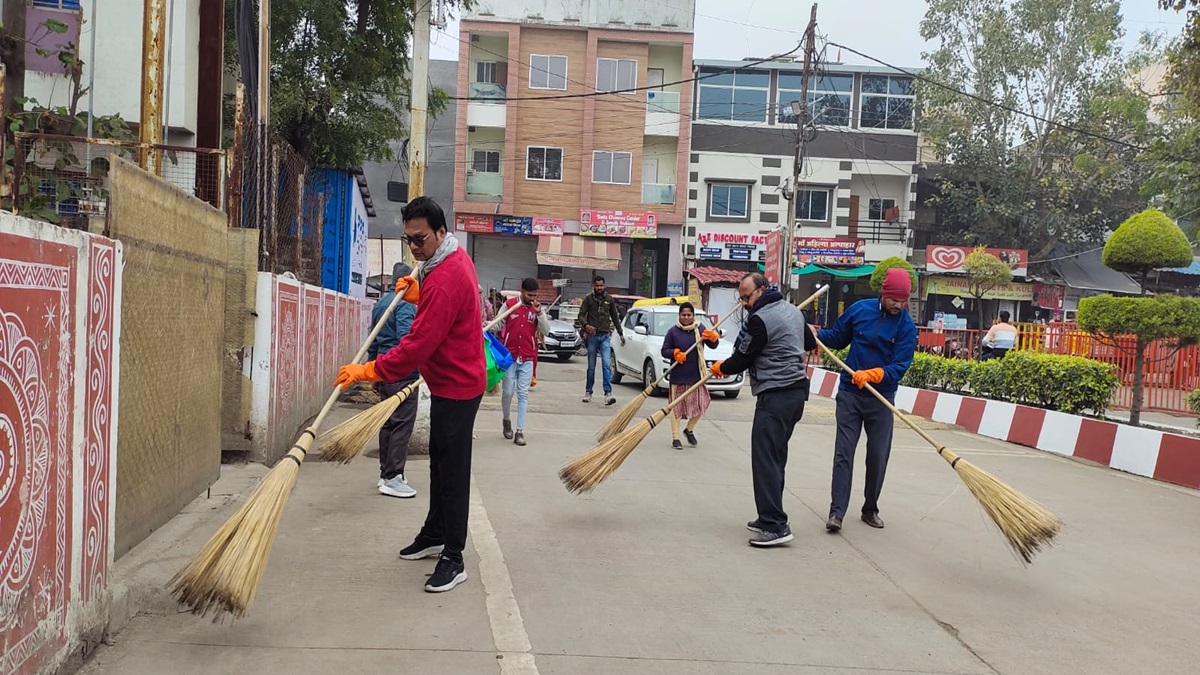Indore crowned India's 'cleanest city' for 8th consecutive year in Swachh Survekshan 2024–25 ...