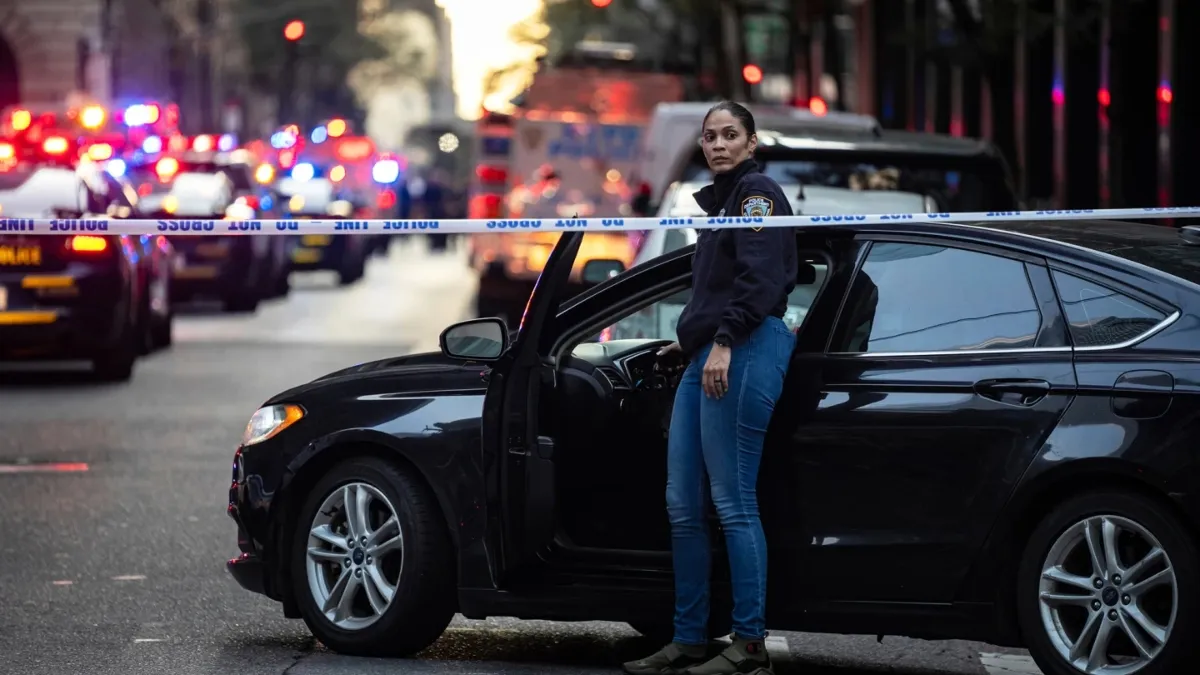 Five people, including police officer, killed in Manhattan office ...