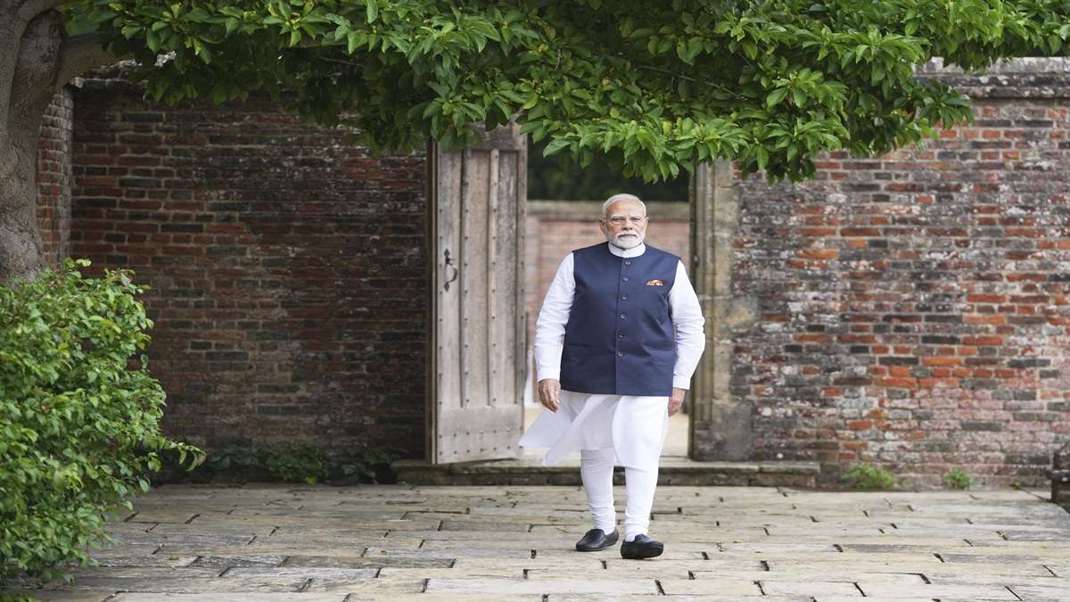 Narendra Modi breaks Indira Gandhi's record, becomes second longest ...