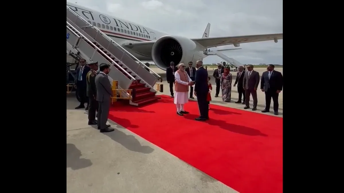 PM Modi arrives in Maldives, receives warm welcome by President Mohamed Muizzu | World News ...