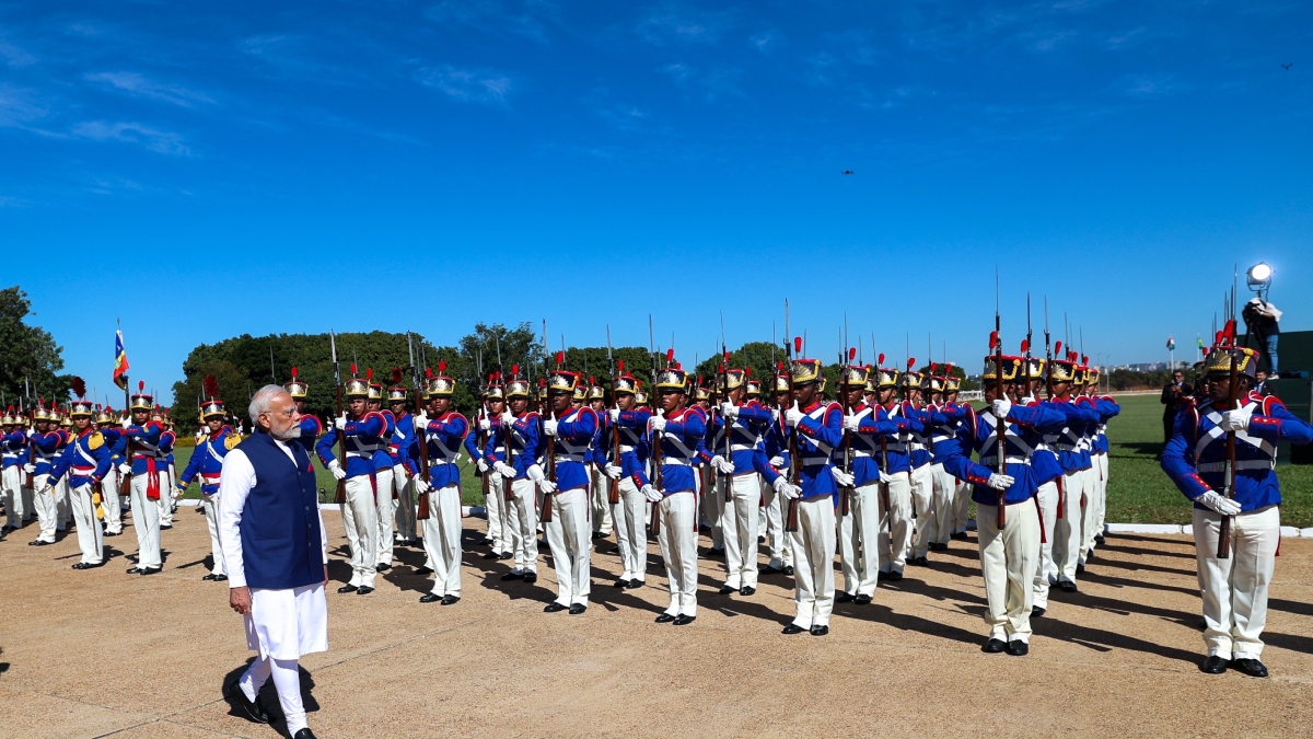 PM Modi gets rousing 144-horse welcome in Brasilia, Indian music marks the ceremony | Watch ...