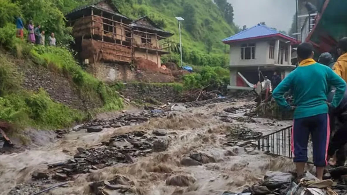 Landslide in Kullu triggers evacuation, IMD issues orange alert for 4 Himachal districts | India ...