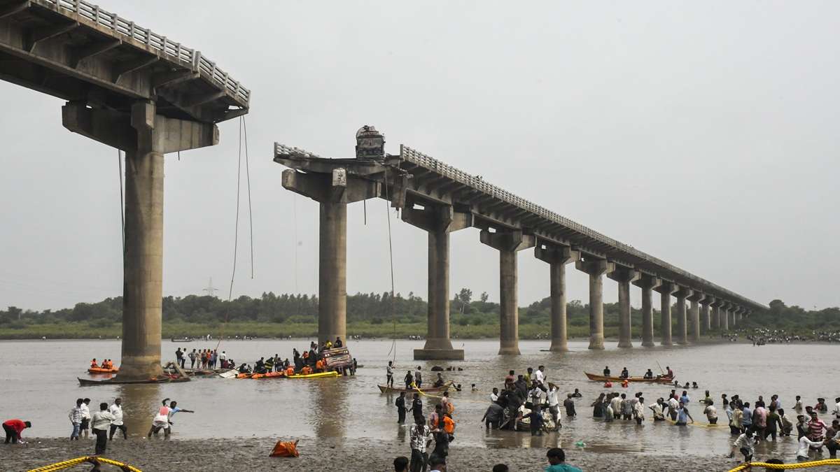 Gambhira bridge collapse Death count climbs to 15 in Vadodara rescue operations continue amid ...