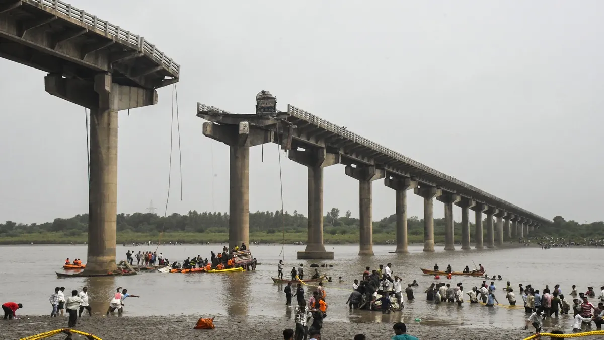 Gambhira bridge collapse Death count climbs to 15 in Vadodara rescue operations continue amid ...