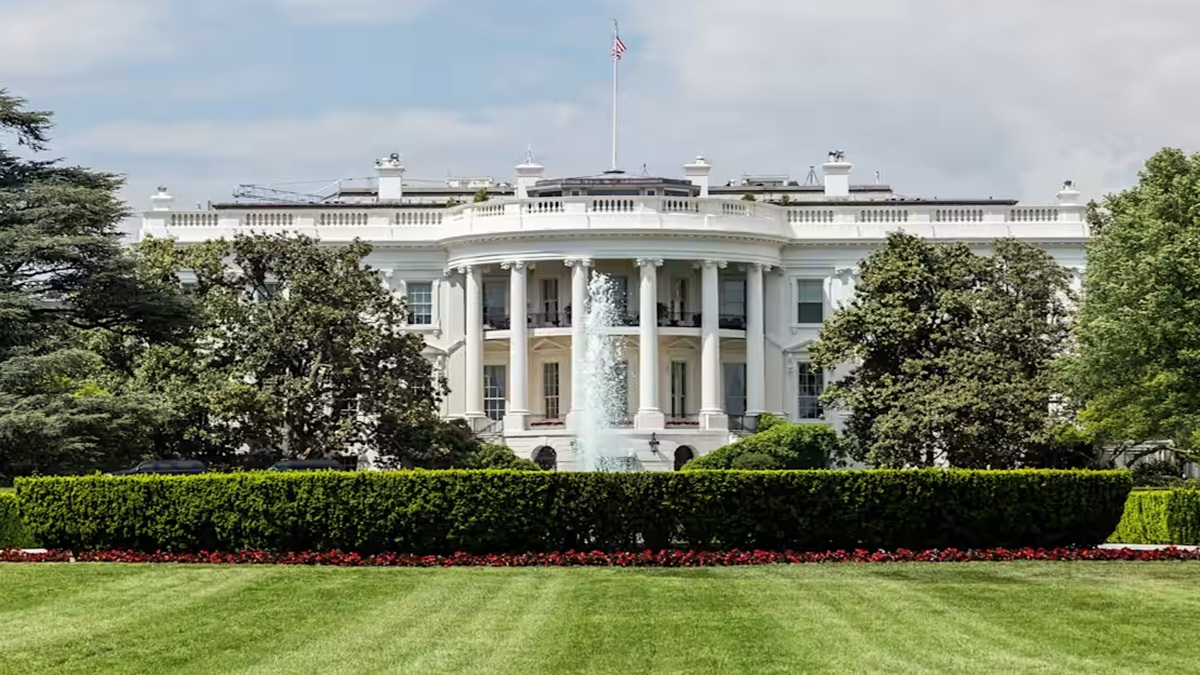 White House briefly placed under lockdown by Secret Service after ...
