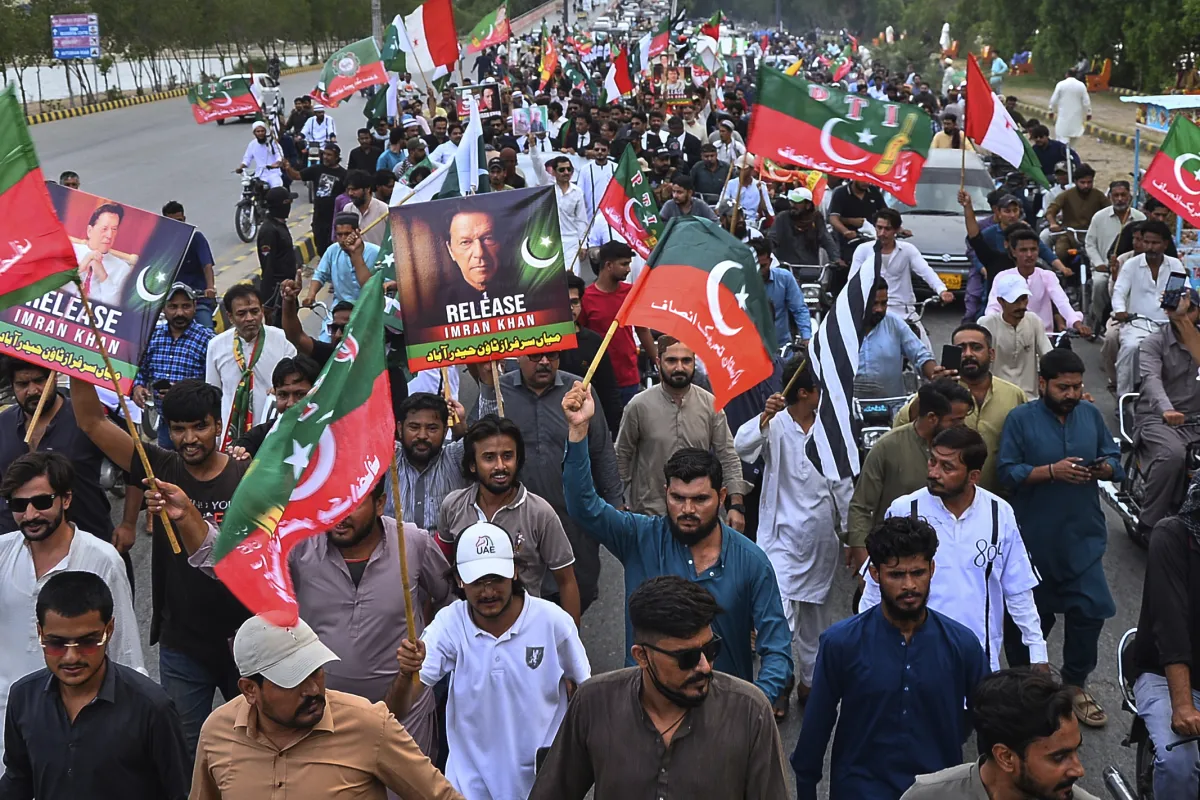 Imran Khan news: Sisters meet him in Adiala jail, set to speak to media ...