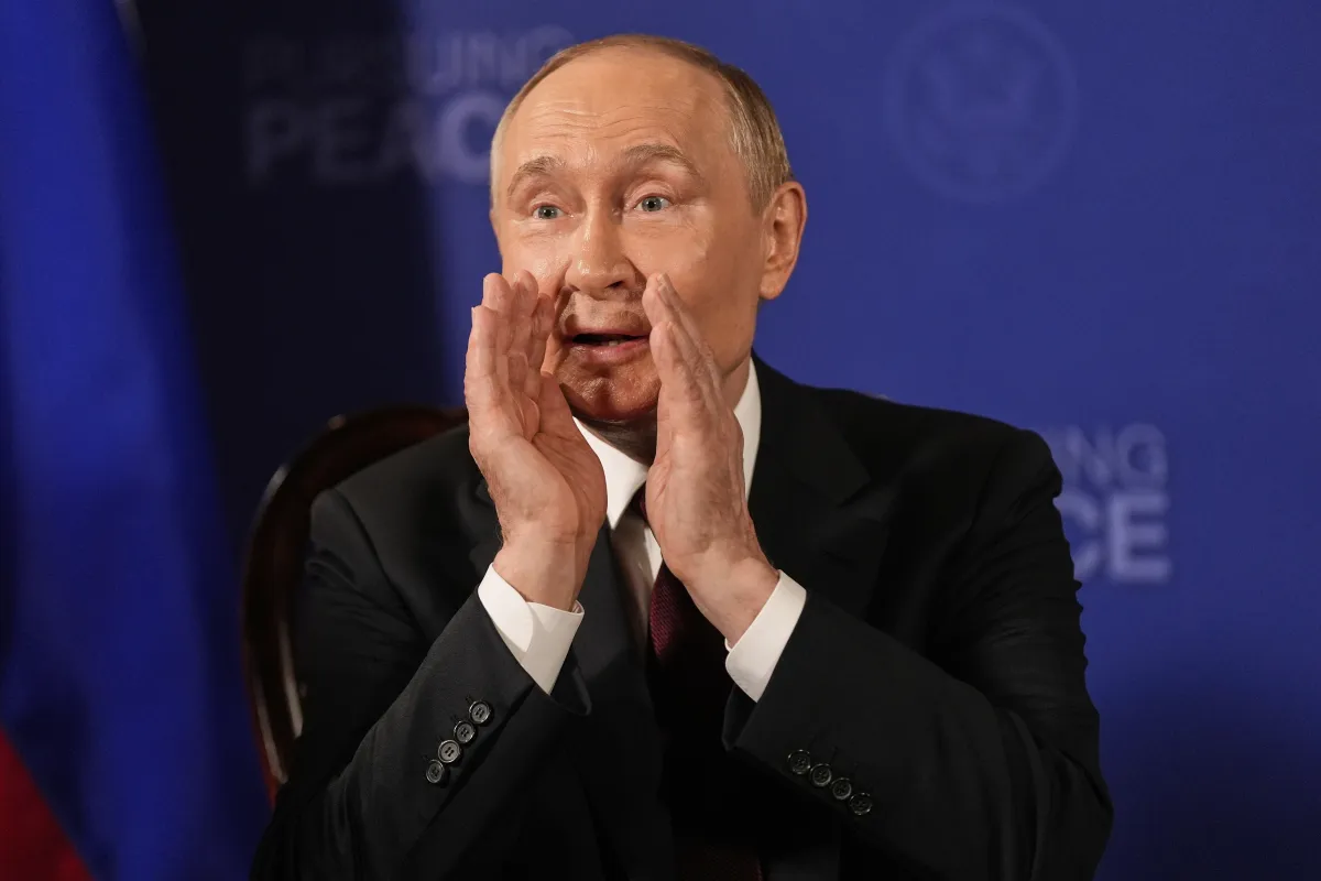 Watch Putin's animated expression as he gets bombarded with questions ...