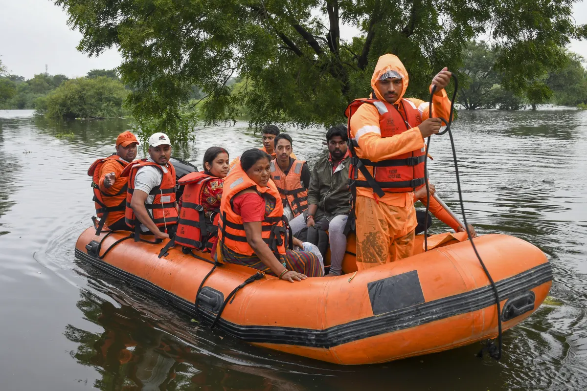 Uttar Pradesh flood crisis: Ganga crosses danger mark, thousands ...