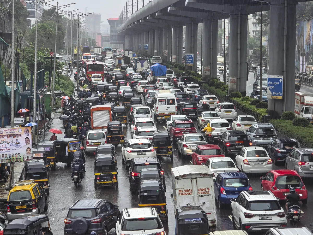 Delhi traffic alert: Routes to avoid amid lawyers' protest at Rohini ...