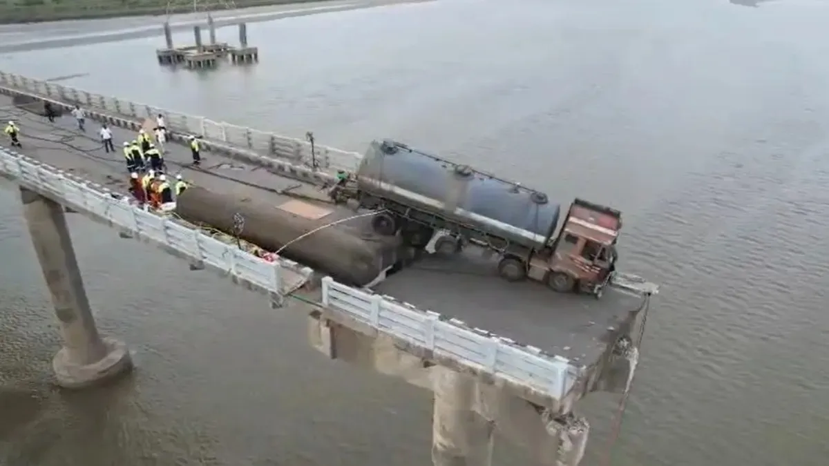 Gujarat: Operation to remove 12-ton chemical tanker hanging from ...