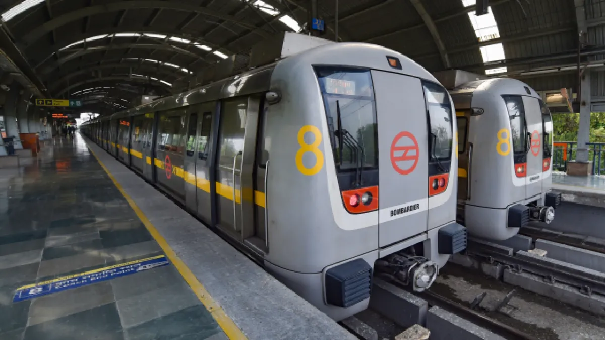 Delhi Metro Yellow Line services delayed during morning rush hour ...