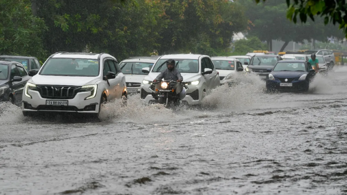 Delhi-NCR rains: Traffic Chaos in Noida, Gurugram and Ghaziabad; flood alert along Yamuna plains ...