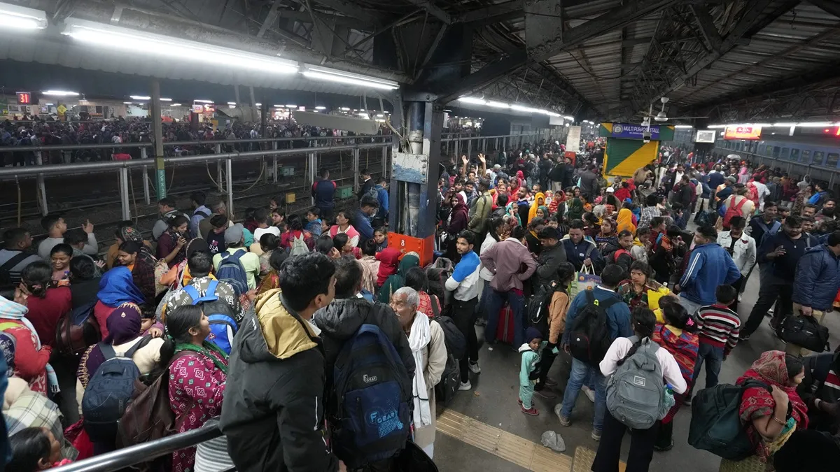 New Delhi Railway Station stampede triggered by falling of passenger ...