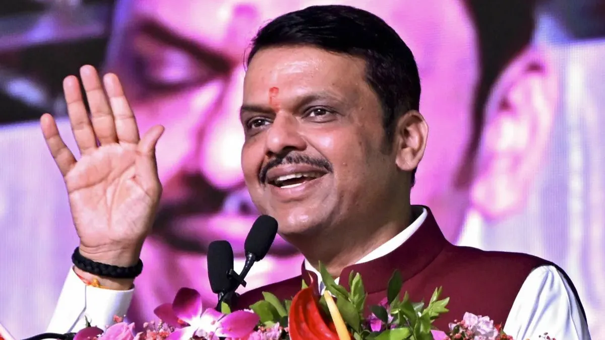 Fadnavis reacts after Sharad Pawar claims offer on 160 seat before Maha ...