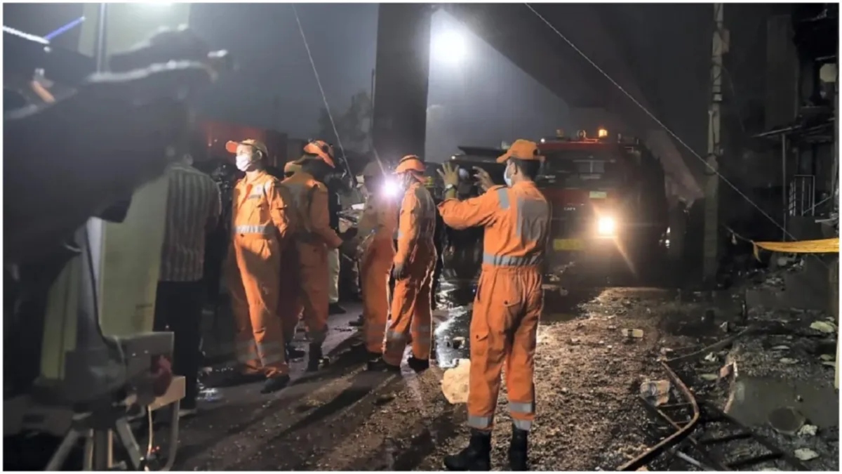 Bengaluru: Massive fire at plastic goods unit near KR Market claims 5 ...