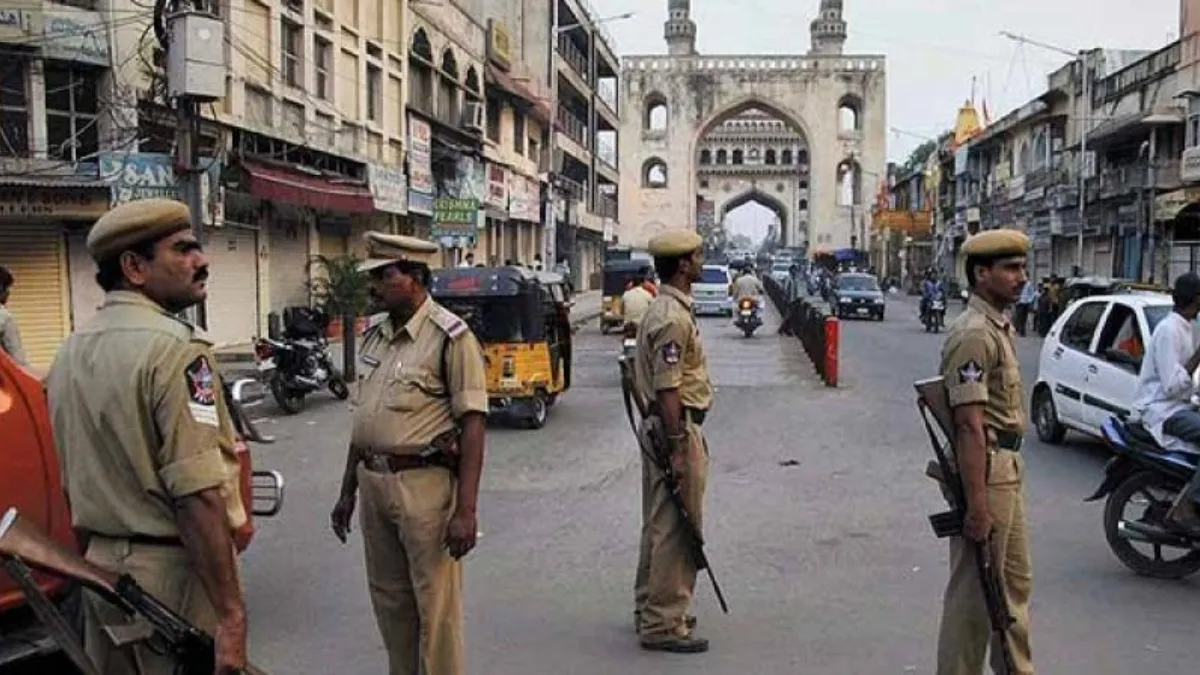 Hyderabad: Shots fired during daylight robbery at jewellery shop ...