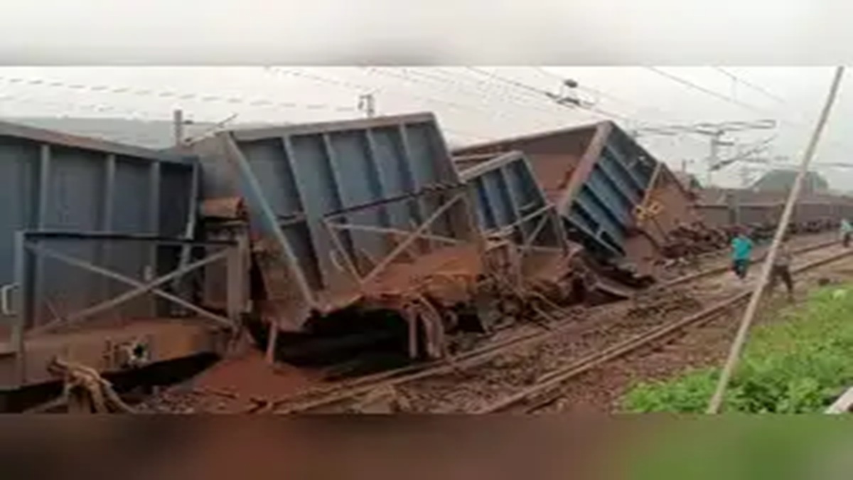 Goods train derails in Jharkhand's Chandil, train services hit | India ...