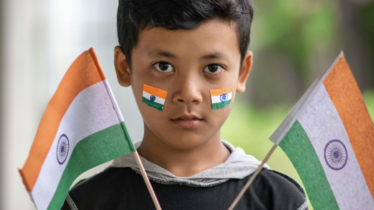 Independence Day essay in English and Hindi with 10-line and long ...