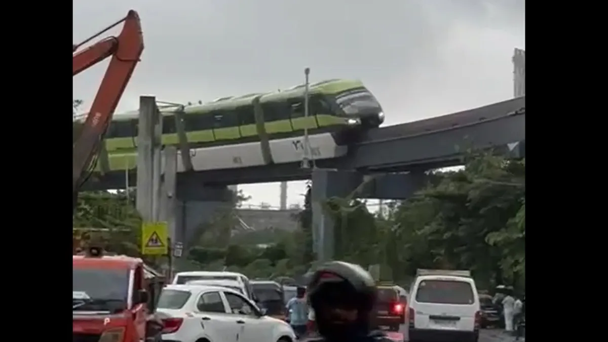 Mumbai monorail faces power supply issue amid heavy rains, passengers stranded: Video ...